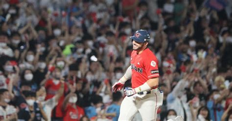 롯데 외국인타자 잭 렉스와 내년도 동행총액 130만달러