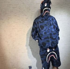 Создать мем "bape hoodie, красный бейп шарк, кофта зип бэйп шарк ...
