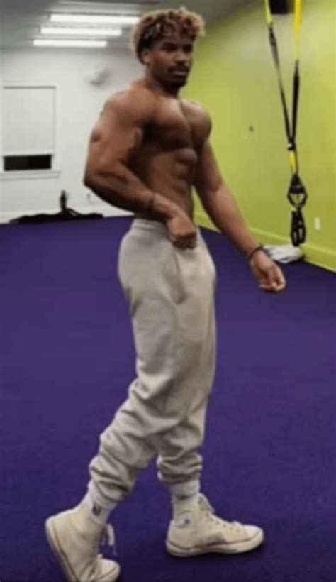 How Do You Scale Him In This Verse 🤔 Rlookismcomic