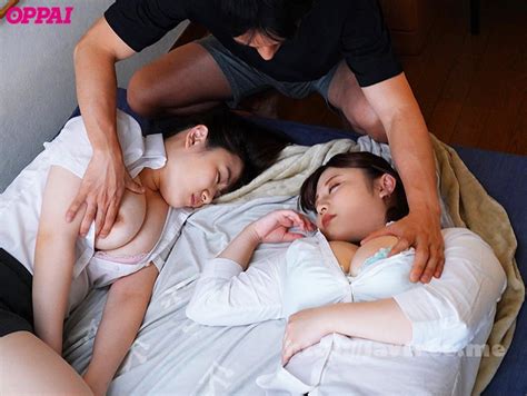 [hd][pppd 991] 終電逃して泊りにきた巨乳後輩たちが金曜夜から月曜朝まで精子残量0確定の追撃無限挟み撃ち！ 水原みその 小梅えな