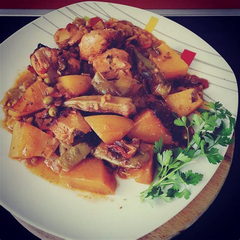 ГЮВЕЧ СЪС ЗЕЛЕНЧУЦИ И ПИЛЕШКО МЕСО