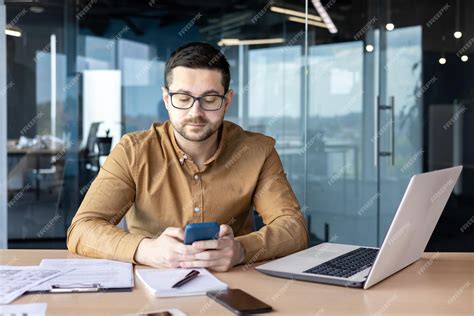 Premium Photo Portrait Of A Young Freelancer Man A Programmer Working