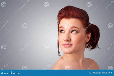 Sluit Omhoog Portret Van Mooi Jong Naakt Meisje Stock Foto Image Of