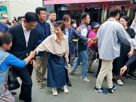 사진 뉴스 박근혜전대통령 대구 현풍시장 방문 ㅡ 한가위 명절 상인들 격려 파이낸스투데이