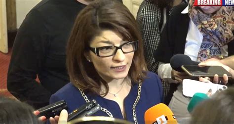 ИЗВЪНРЕДНО И ПЪРВО В ПИК Tv Десислава Атанасова с горещи новини утре гласуват промените в