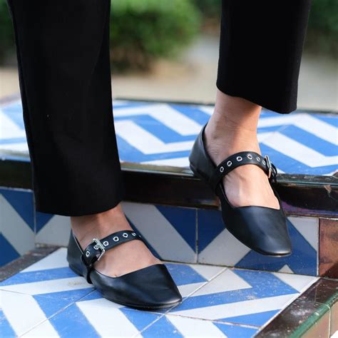 Модне взуття як навесні 2024 року поєднувати балетки з одягом Today Ua