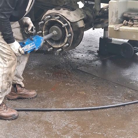 덤프트럭 허브베어링교환작업덤프트럭 Trucker 쇼츠 허브베어링교환공업사브레이크 갤리퍼 Youtube