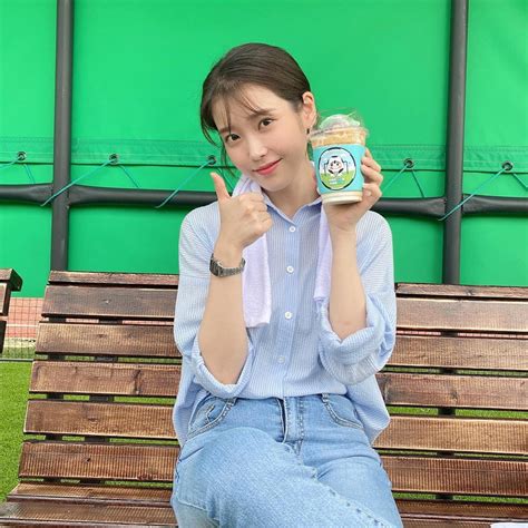 연재 엑스포츠뉴스 `★해시태그` `내가 너무 좋아해요` 아이유 팬 선물 인증샷청량함은 덤 ★해시태그 Zum 뉴스