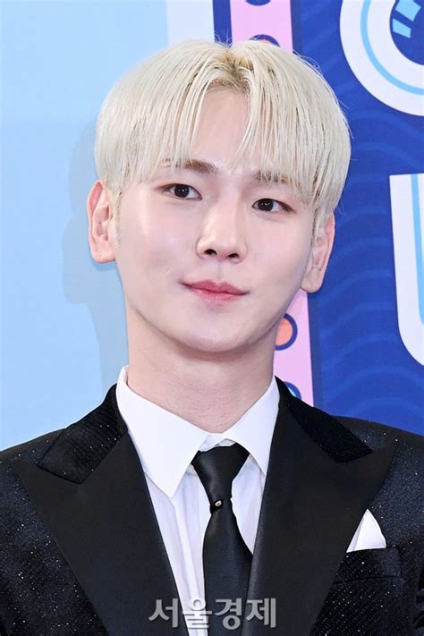 샤이니 키 완벽한 수트 기범 Se★포토 네이트 연예 샤이니 키 완벽한 수트 기범 Se★포토 네이트 연예