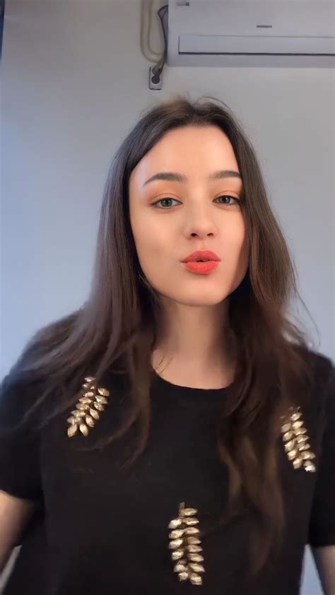 pin oleh rara di dasha produk kecantikan gadis gadis cantik fotografi