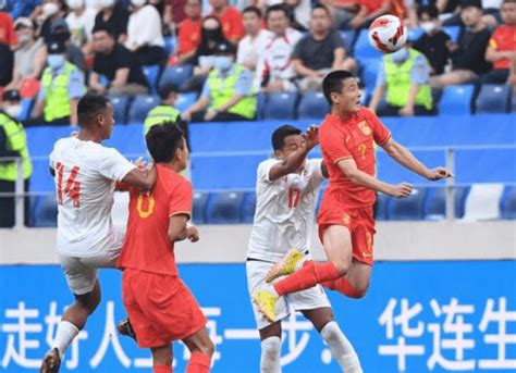 武磊梅开二度 国足四球大胜缅甸扬科维奇比赛球员