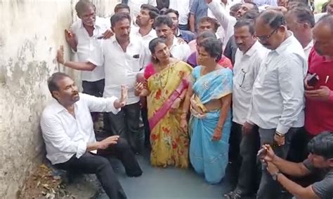 మురికి గుంటలో దిగిన వైసీపీ ఎమ్మెల్యే కోటంరెడ్డి శ్రీధర్ రెడ్డి Ycp