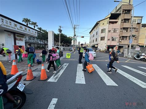 影／安全上學去！開學首日彰警八警分局同步執行護童專案勤務
