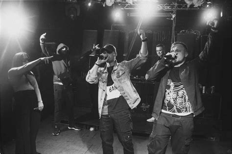 Трек С майка пыль蘭Майти And Младший это не просто КОМПОЗИЦИЯ это стиль