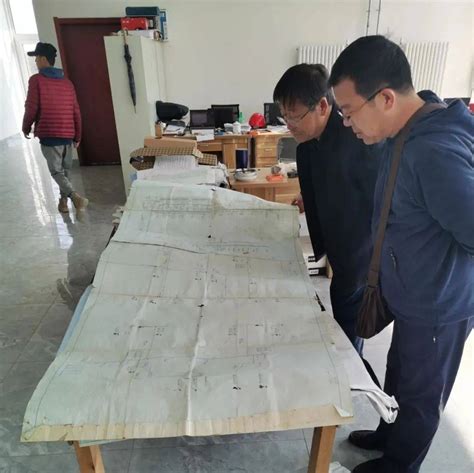 忻州市生态环境局忻府分局巡查组一行在忻州市云中污水处理厂检查设备