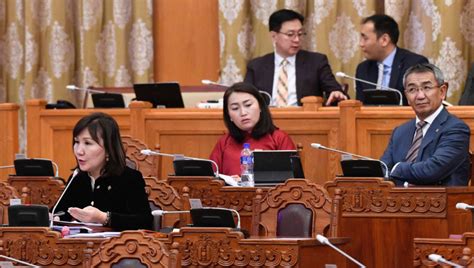 0 3 хүртэлх насны хүүхдээ асарч байгаа эцэгт тэтгэмж олгох тухай хуулийн төслийг эцэслэн баталлаа