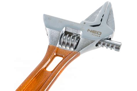 Разводной ключ короткий 139 мм, рабочий диапазон 0-32 мм NEO Tools 03 ...