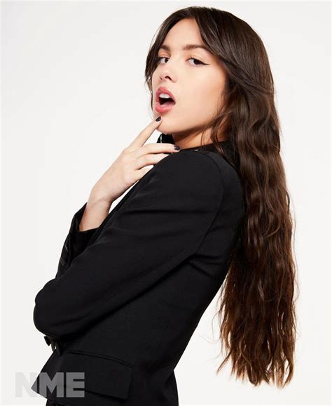 64회 그래미 어워드 3관왕 한 올리비아 로드리고 연예이슈 수다방 네모판