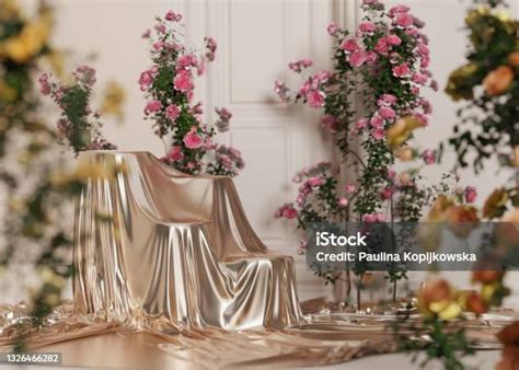 3d 배경 골드 천 연단 디스플레이 베이지 색 배경 자연 장미 꽃 뷰티 상품 화장품 프로모션을 위한 여름과 봄 받침대 쇼케이스 추상 고급 정원 모형 3d 렌더링 배경 주제에