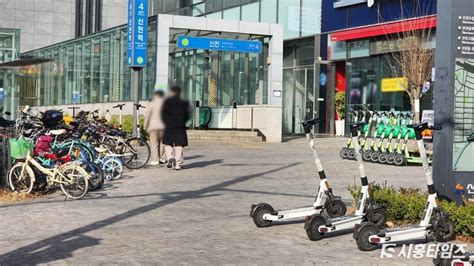 깨진 유리창의 법칙 여실히 보여주는 신천역 출입구