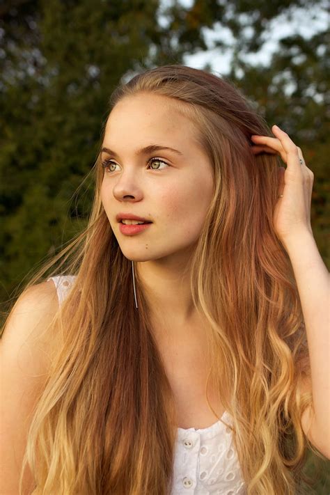 1000 Girl Backgrounds Wallpapers