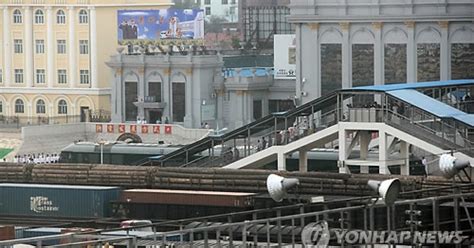 만저우리역의 김정일 특별열차 기관차