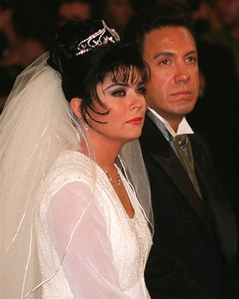 Pin By Retrospacemx On Victoria Ruffo Y Omar Fayad 2001 Victoria