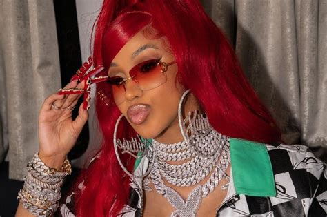 Карди Би — первая рэп исполнительница с тремя «бриллиантовыми сертификатами • ТНТ Music — Здесь