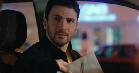 В следващият епизод на Опасно изкушение Джулия е бясна че Селим е мъртъв Кани се да превърне