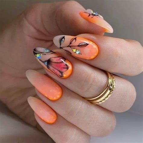 طراحی ناخن نگین دار جدید و ساده طرح ناخن با نگین و اکلیل