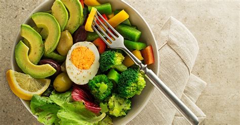 도저히 담배 못 끊겠다면 이 음식이라도 먹어야 폐기종 위험 56 줄어