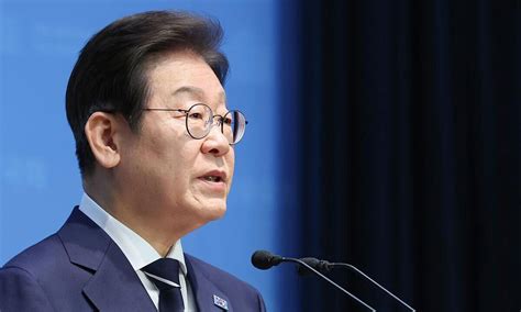 [단독] 이재명 “김문수 이념의 투사처럼 거친 극우 성향”…신간 ‘결국 국민이 합니다 출간