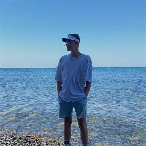 Фотка с чёрной лужей Человек Фон