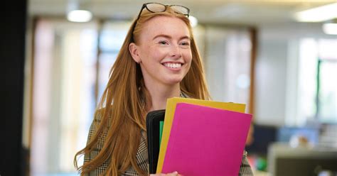 7 Subtle Behaviors That Make You The Person Everyone Enjoys Being Around