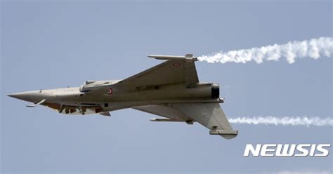 라팔 전투기 프랑스서 비행 중 충돌로 추락조종사 2명 실종