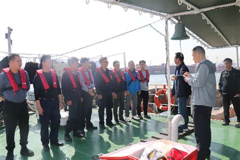 市海洋综合执法支队组织开展执法船艇海上消防救生应急培训 部门动态