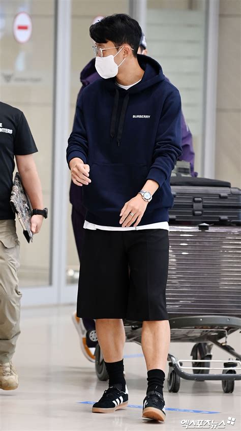 손흥민 후드티에 반바지 공항패션[포토]