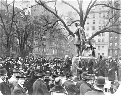 Daytonian In Manhattan The Edwin Booth Statue Gramercy Park