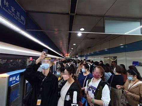 板南線府中站異常，站內塞爆卻眼看空車經過上不了車上班族崩潰全擠月台，北捷回應了 今周刊 Line Today