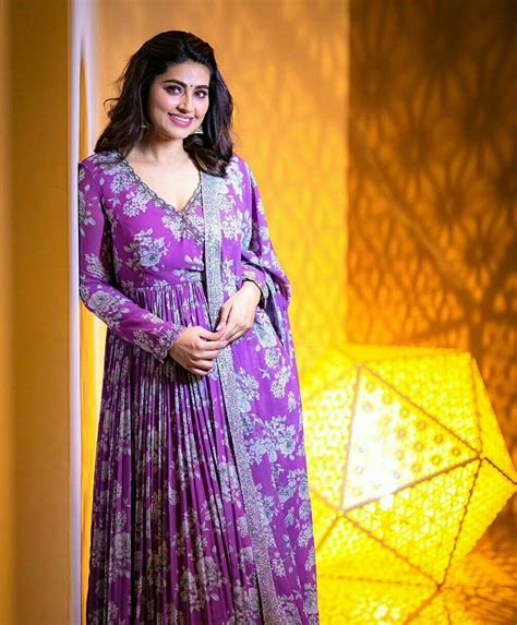 Visual Drops Actress Sneha Latest Photoshoot Pic 💜