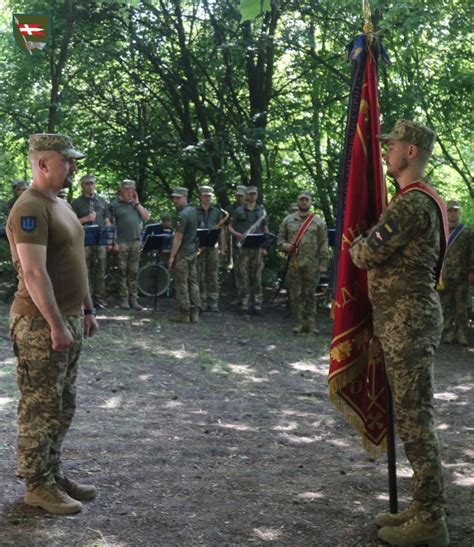 Командир 14 бригади на фронті попрощався з бойовим прапором | БУГ - bug ...