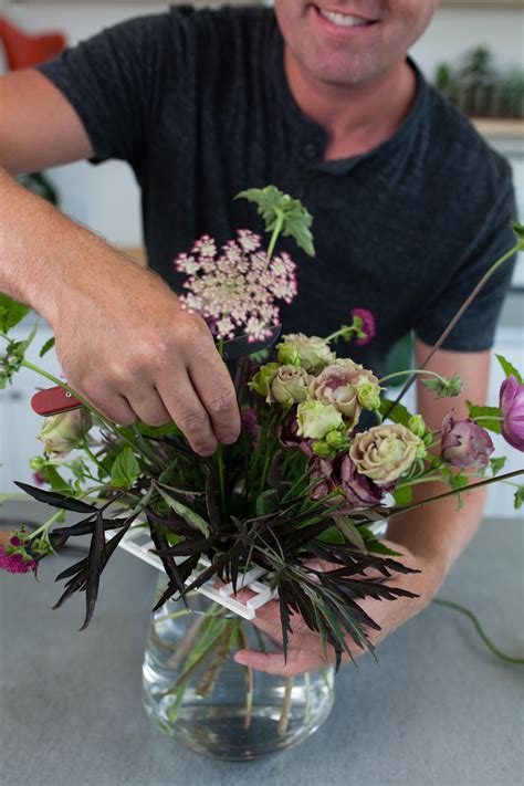 How To Make A Flower Arrangement Using The DIY Floral Grid