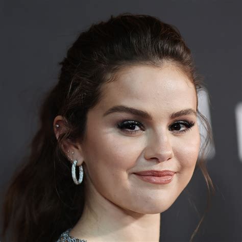 Selena Gomez Close Up Face