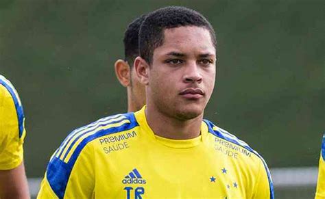 Cruzeiro Vitor Roque Tem Estreia Atípica Aos 16 Anos Mas Recebe
