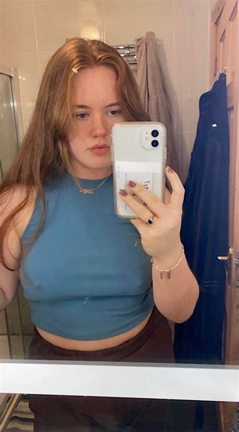 They Really Make Her Freckles Pop Scrolller