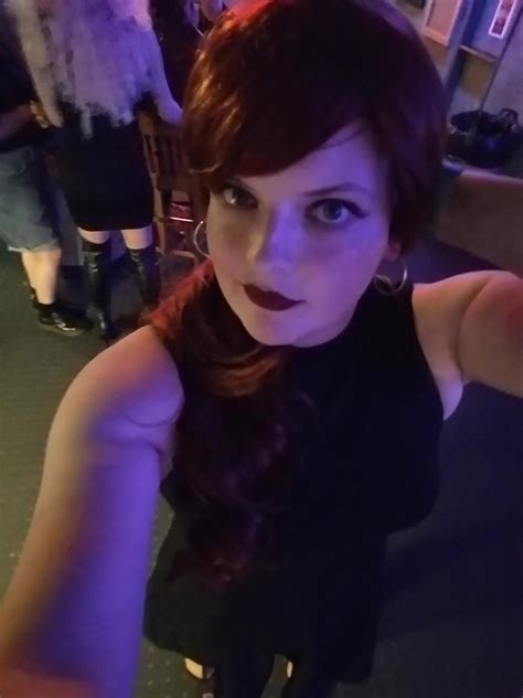 Every Once In A While I Can Make Myself Look Like A Real Girl Scrolller