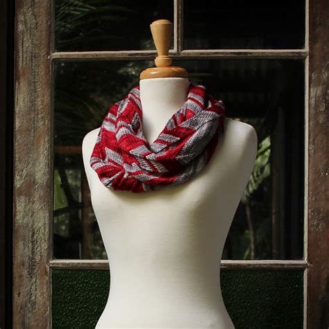 ravelry big zig loop pattern by sian price white