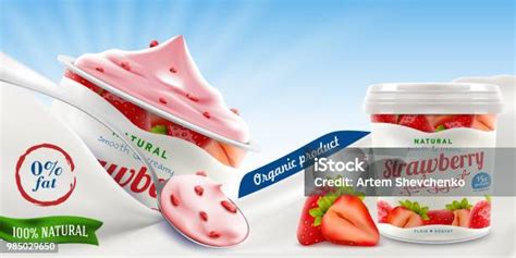 천연 딸기 그리스어 요구르트 광고 전단지 숟가락 요구르트 또는 크림 및 포장 용기 0명에 대한 스톡 벡터 아트 및 기타 이미지 0명 3차원 형태 거품 내기 Istock