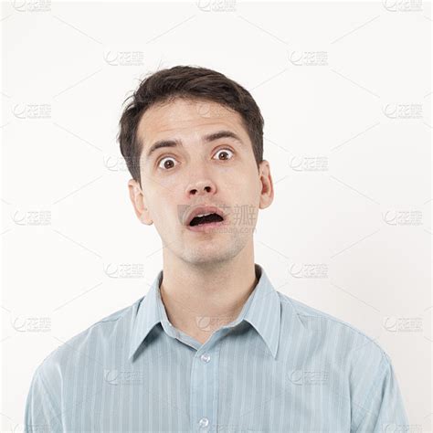 惊讶的年轻人肖像
