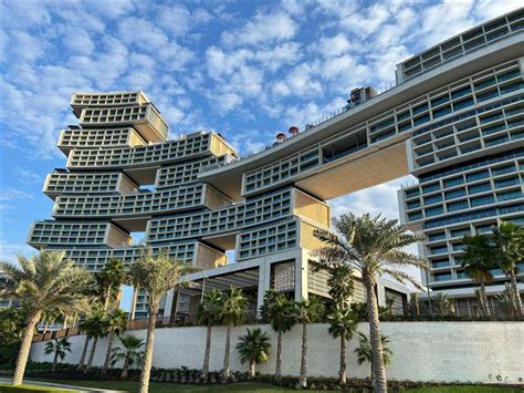 Besix In The Middle East Delivers Atlantis The Royal Six Construct